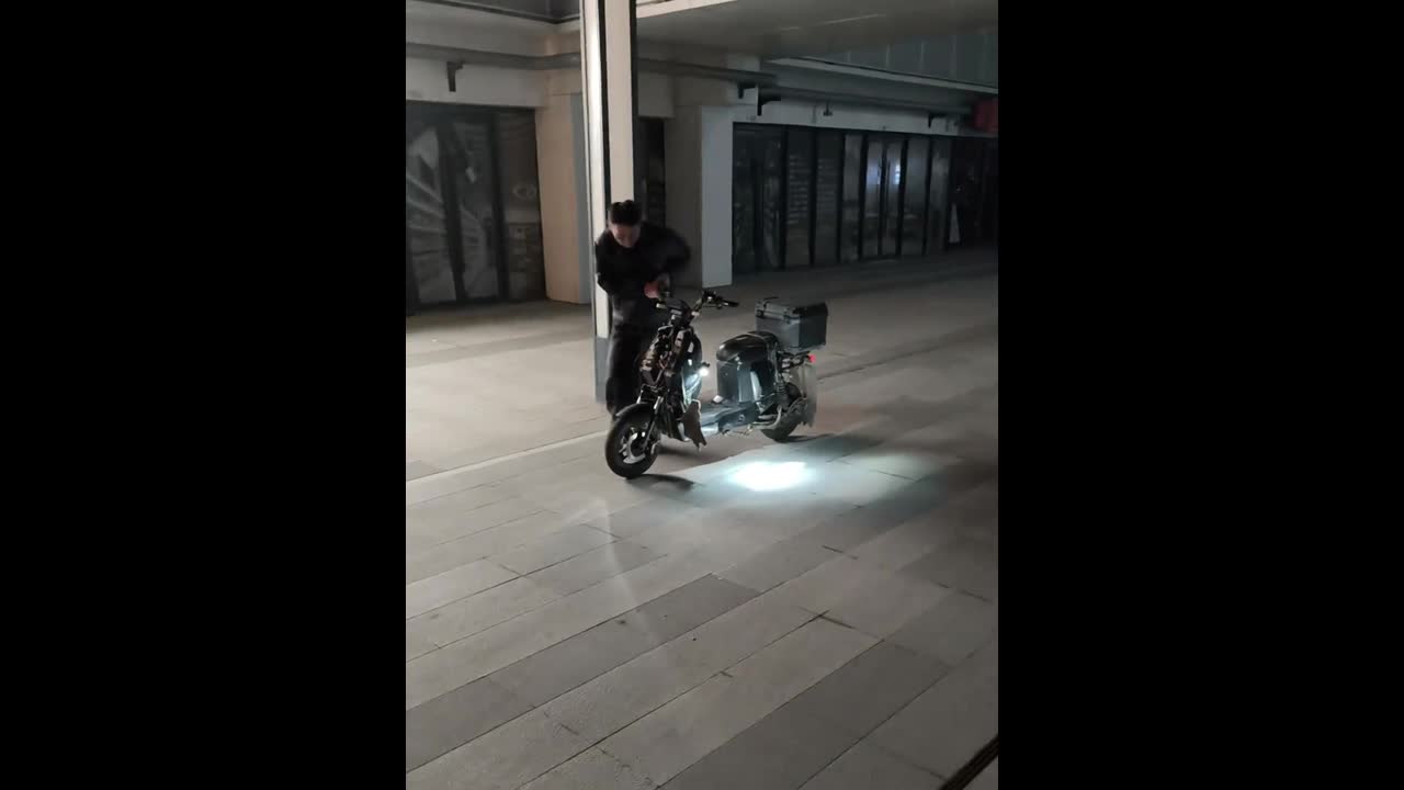 Electric motorcycle suddenly accelerates while being repaired in ...