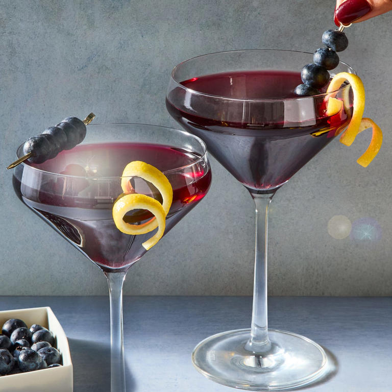 These 9 blueberry cocktail recipes will have you sippin’ all summer long