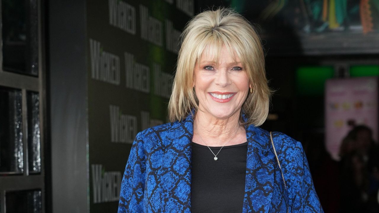 Not leopard, not zebra - Ruth Langsford snake print blazer is the ...
