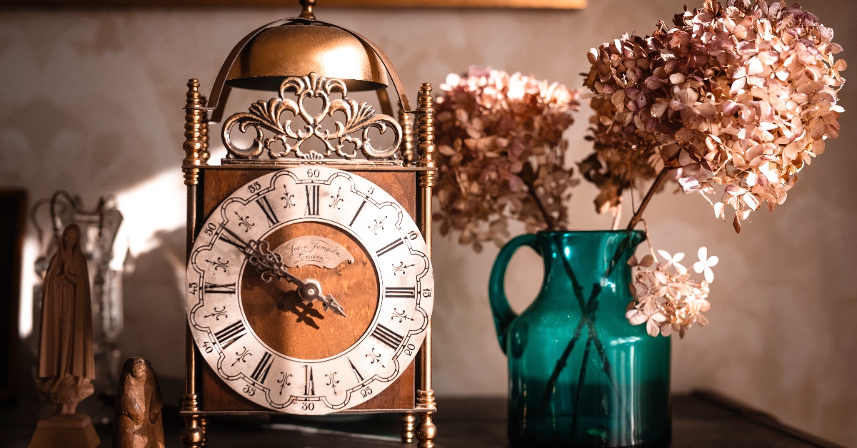 12 Vintage Clocks That Could Be Sitting on Your Shelf Worth Hundreds