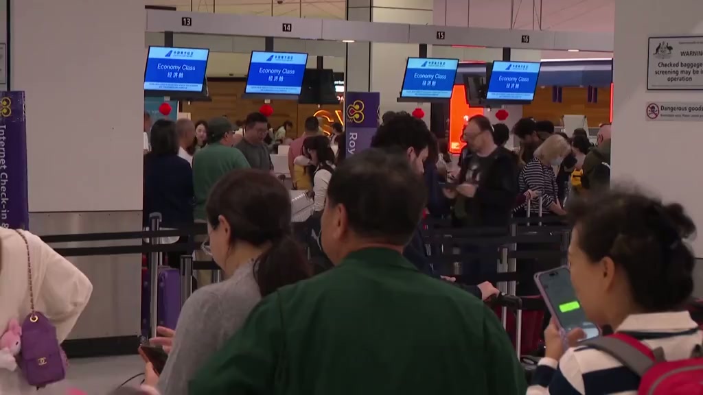 Iran crisis leaves Aussie travellers stuck and flights disrupted