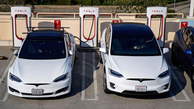 We love EVs. We hate EVs. Here are 10 reasons why both can be true