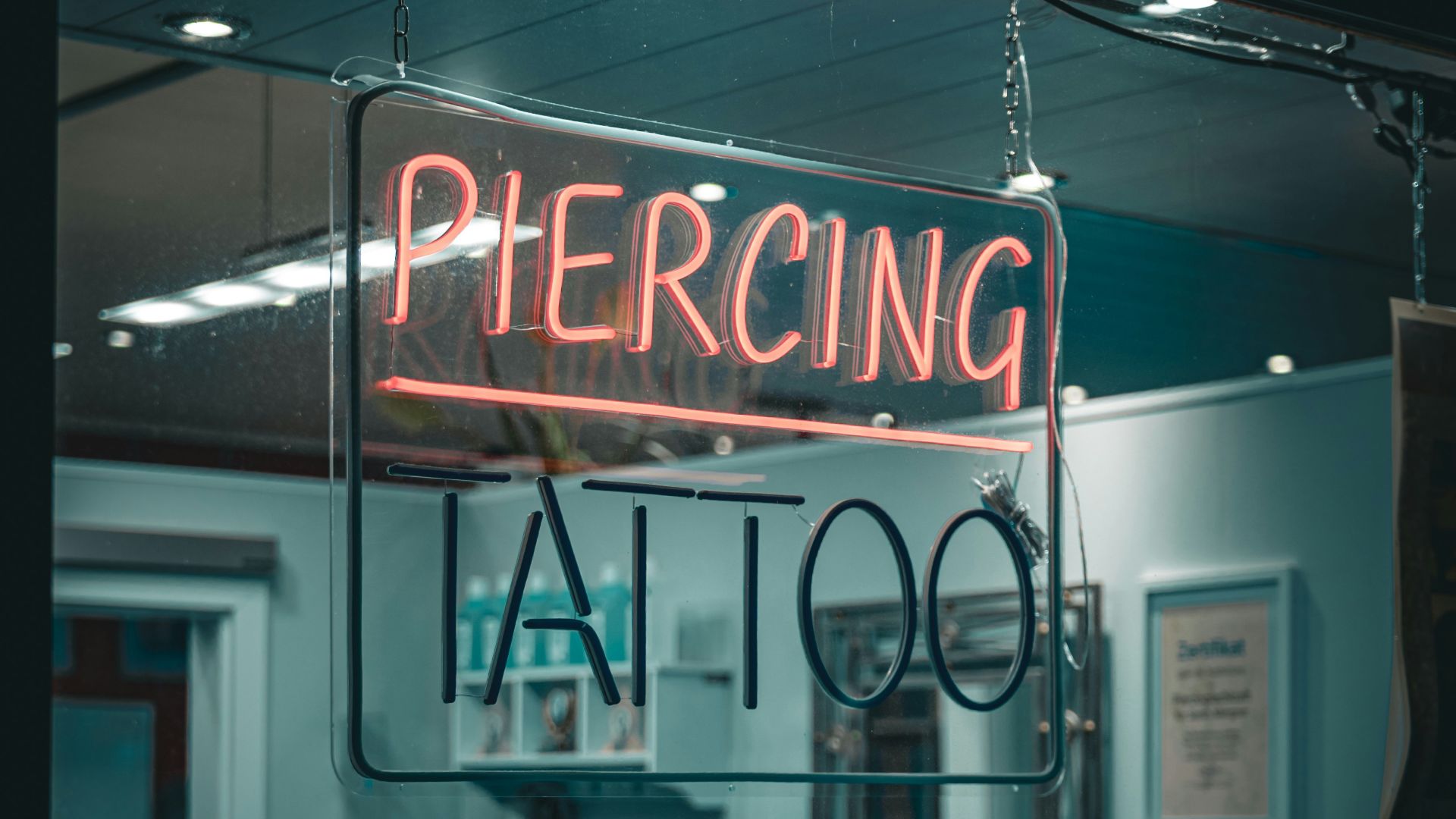 10 signs you went to a terrible piercing studio & 10 signs of a good place