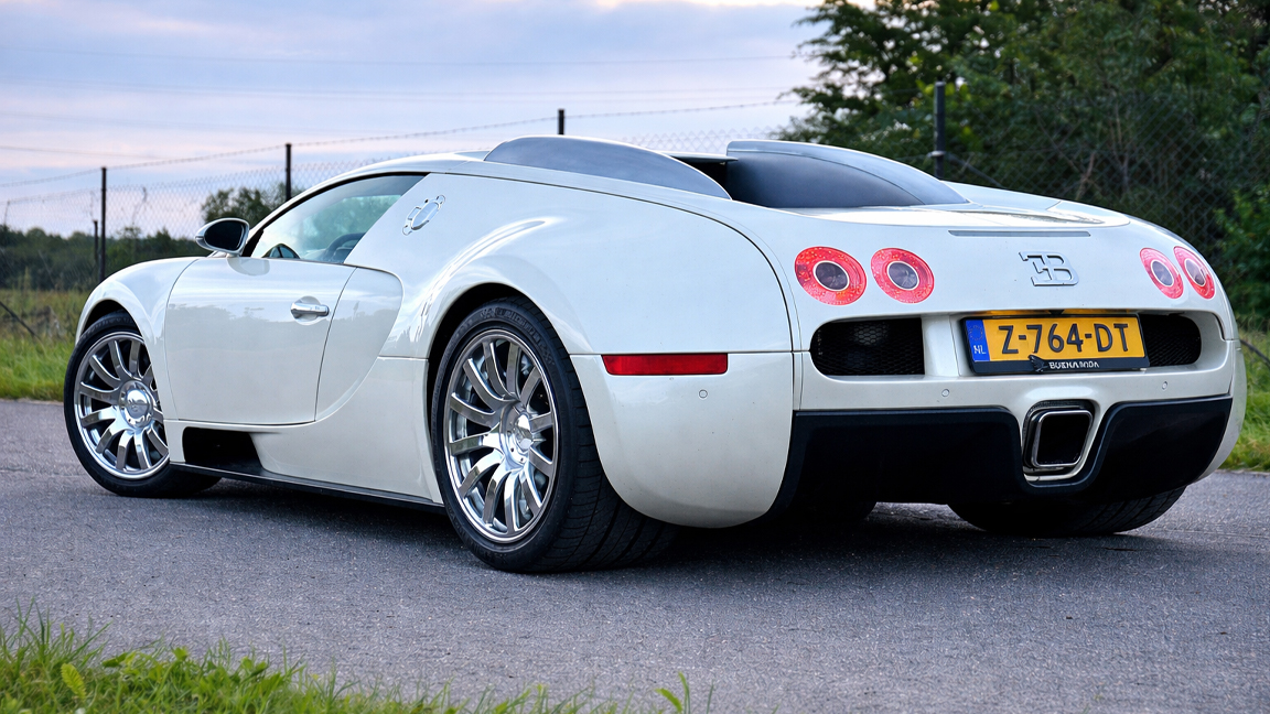 Driving the Bugatti Veyron at high speed
