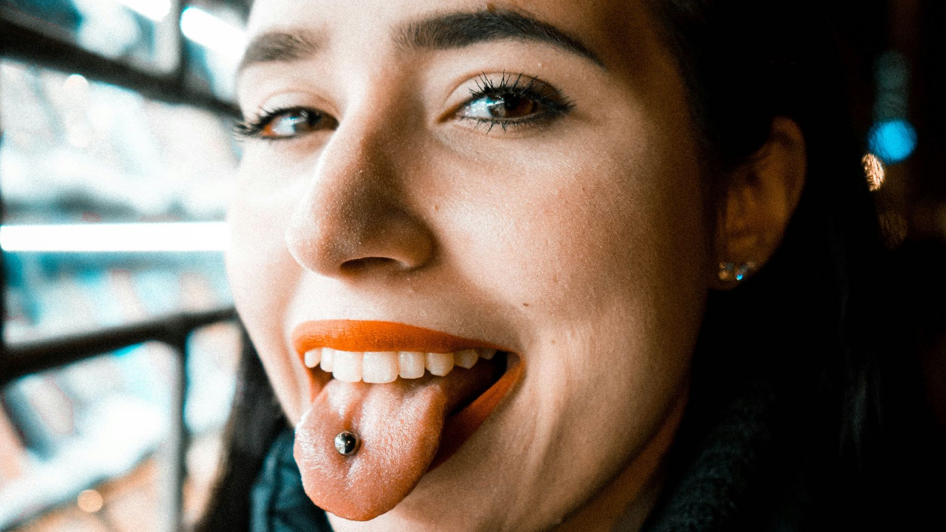 10 signs you went to a terrible piercing studio & 10 signs of a good place
