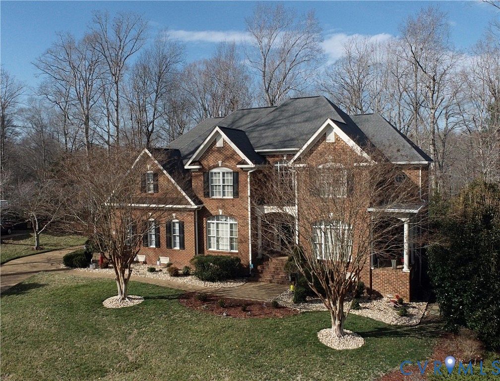 Luxurious all-brick home in Williamsburg, Virginia, with grand features ...
