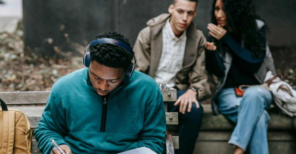 10 unconscious social habits that make a bad impression