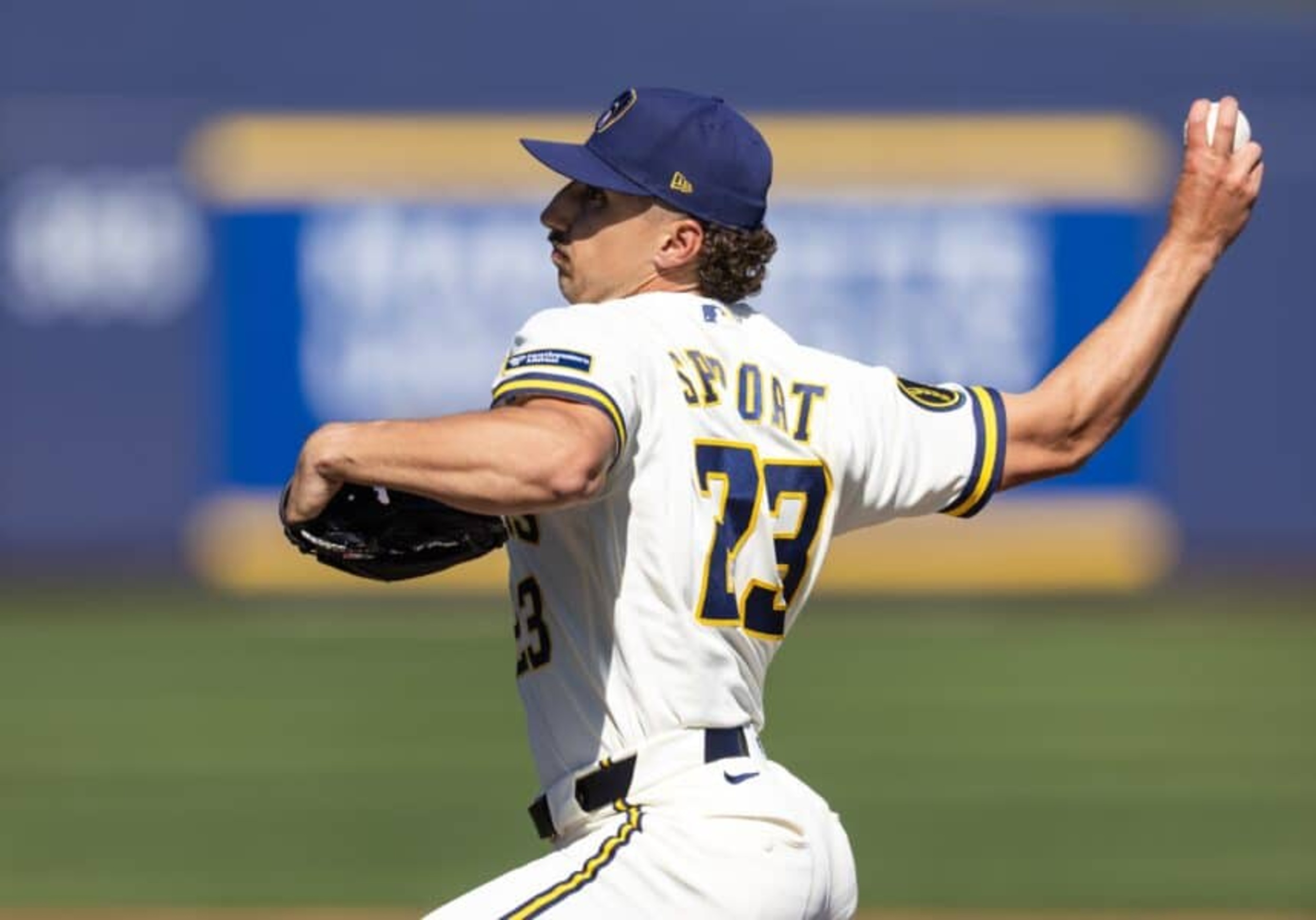 Brewers make 2 Opening Day roster announcements, release 1 catcher