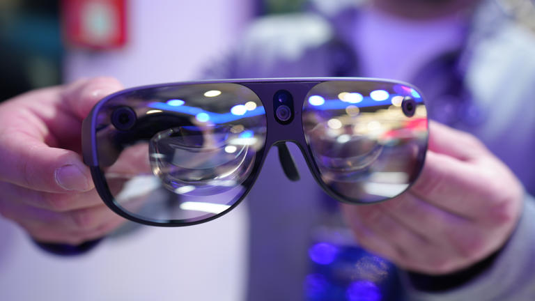 How Qualcomm's new wearables chipset could spell the end of smartphone ...