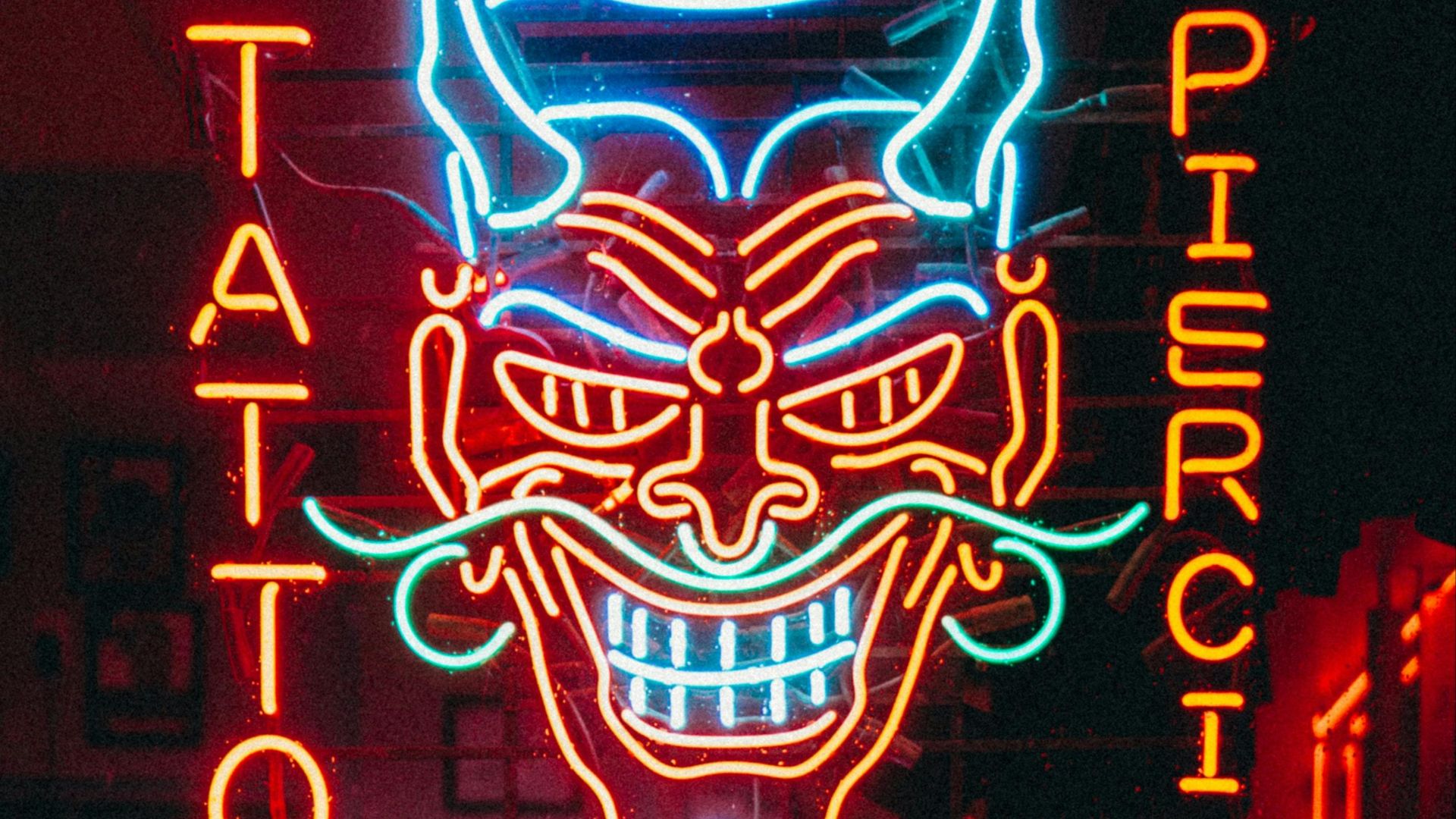 10 signs you went to a terrible piercing studio & 10 signs of a good place