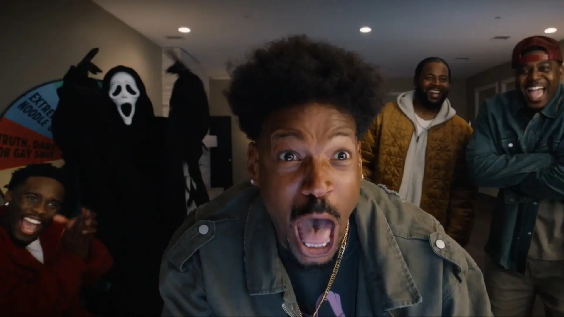 Scary Movie 6 no se pierde la fiesta de los cubos de palomitas y son ...