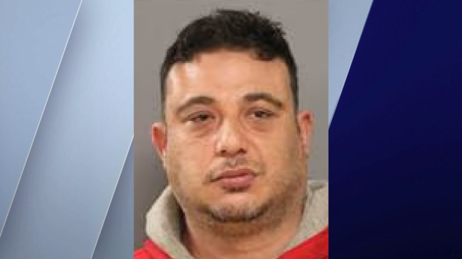 Chicago Ridge tow truck driver accused of stealing several vehicles for ...