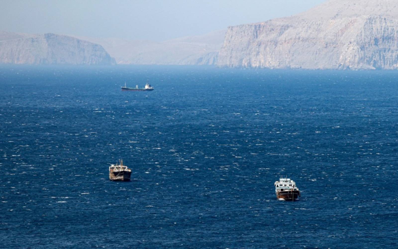 Why have 1,000 ships at times lost their GPS in the Mideast?