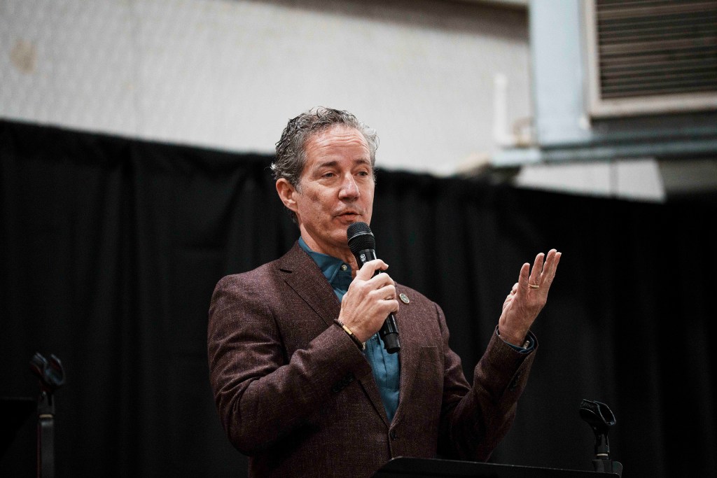 Muslim families, Islamic schools ask judge to extend Texas’ voucher ...