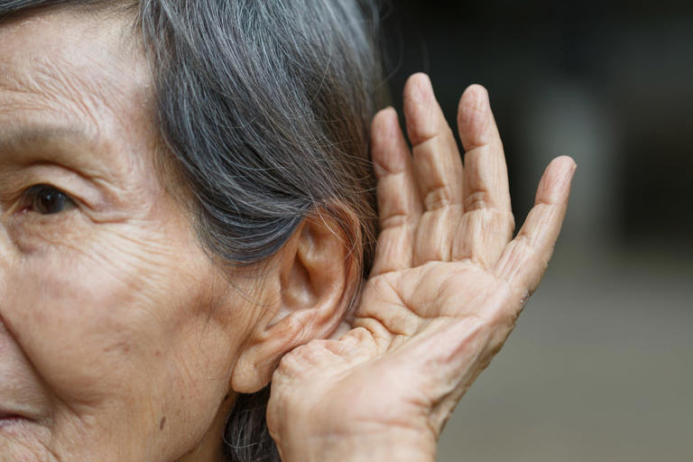 I’m an audiologist. Here are the key signs of hearing loss