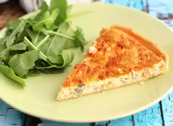 Easy and quick salmon quiche