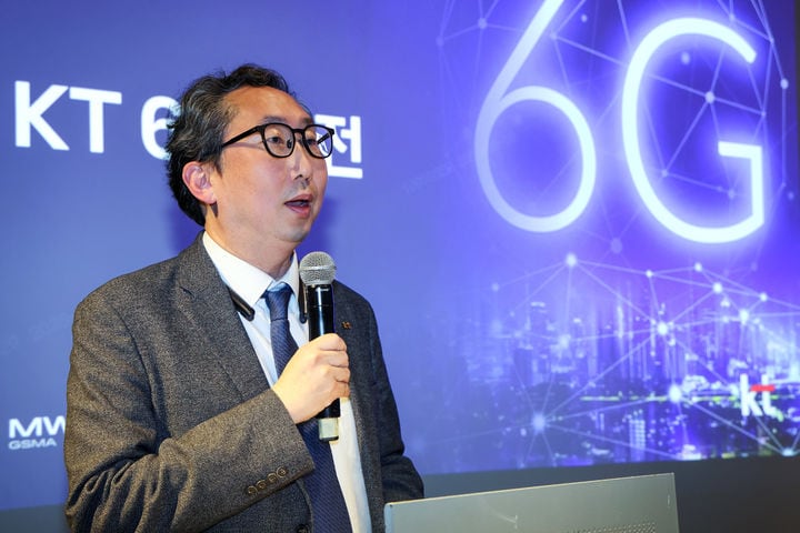 KT unveils AI-driven 6G network with satellite integration