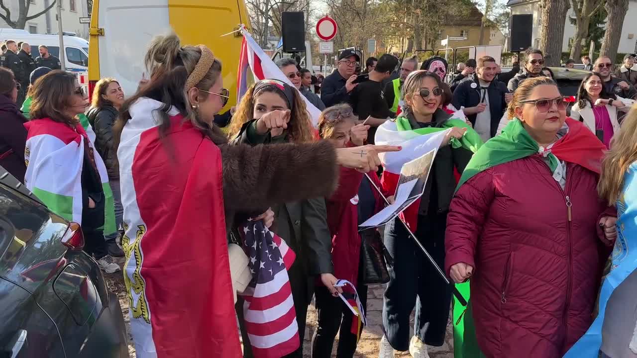 Germany: Pro Israel and Iran opposition rally near Israeli embassy in ...