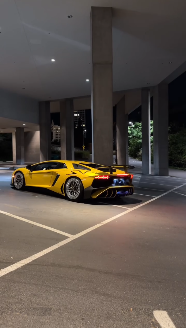 Lamborghini Aventador SV new cinematic video release