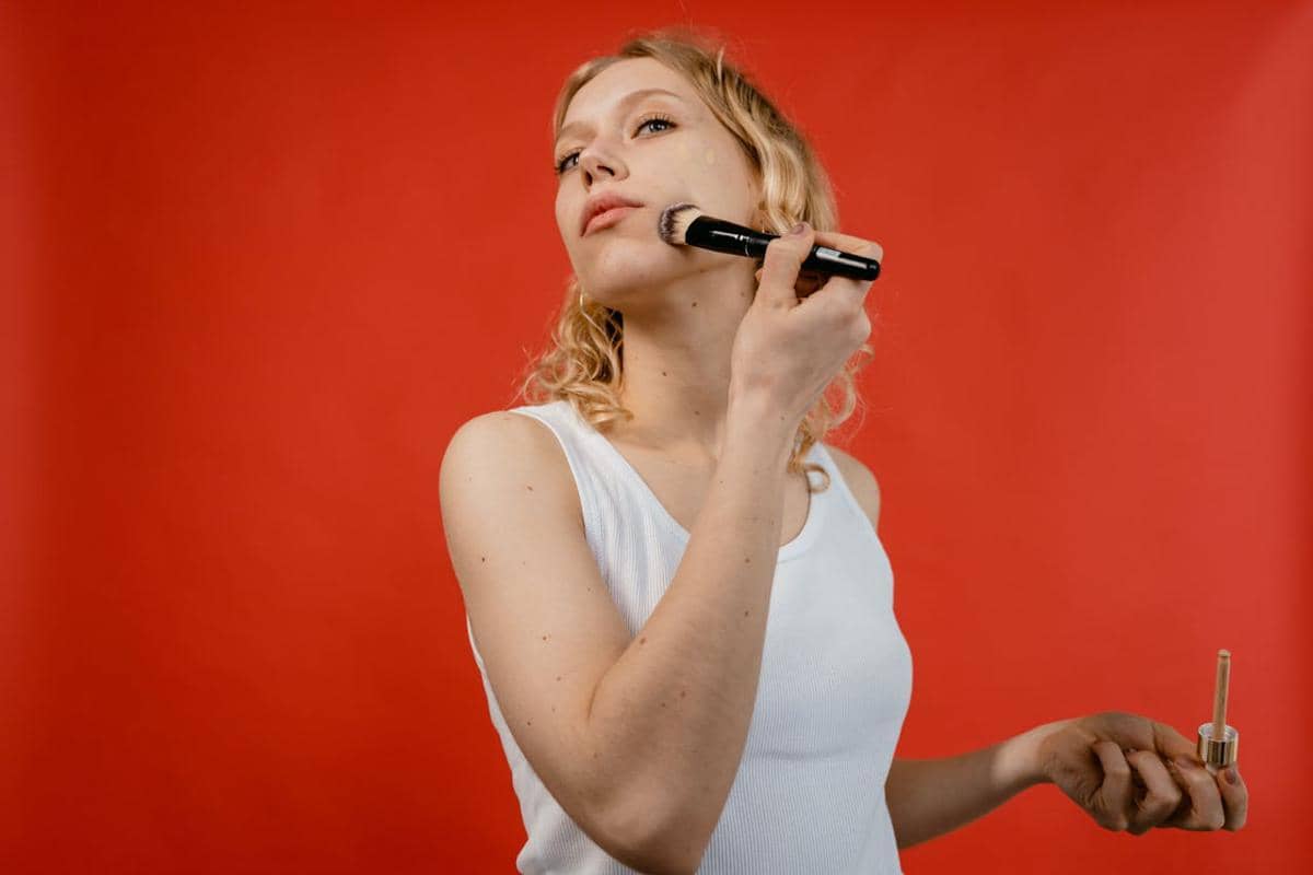 5 tips makeup minimalis untuk ibu sibuk, tetap tampil stunning!