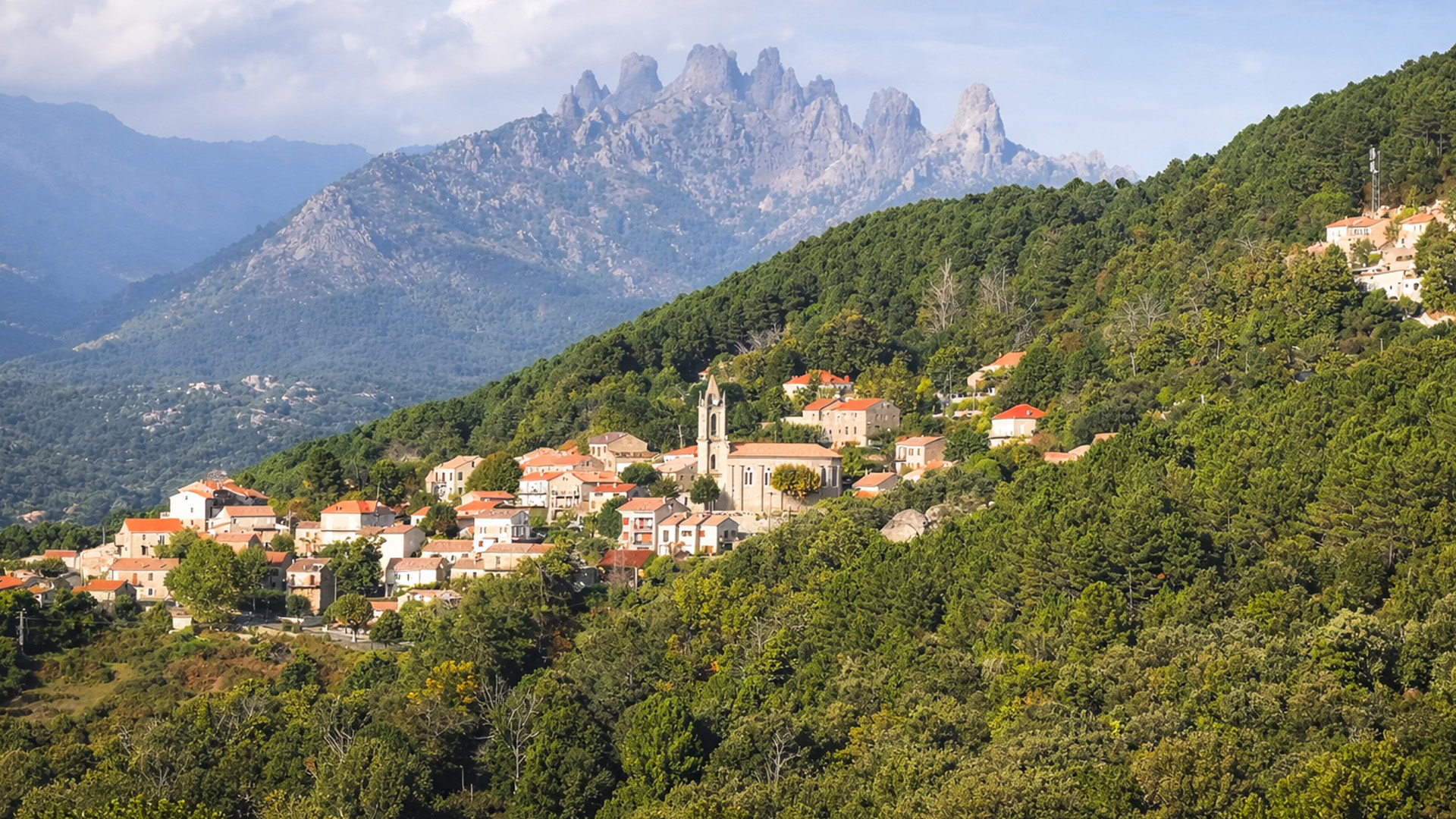 Un borgo nascosto tra le montagne della Corsica