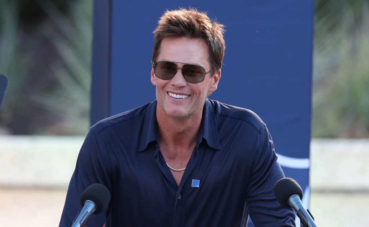 Tom Brady announces grand opening of new CardVault store in St. Louis ...