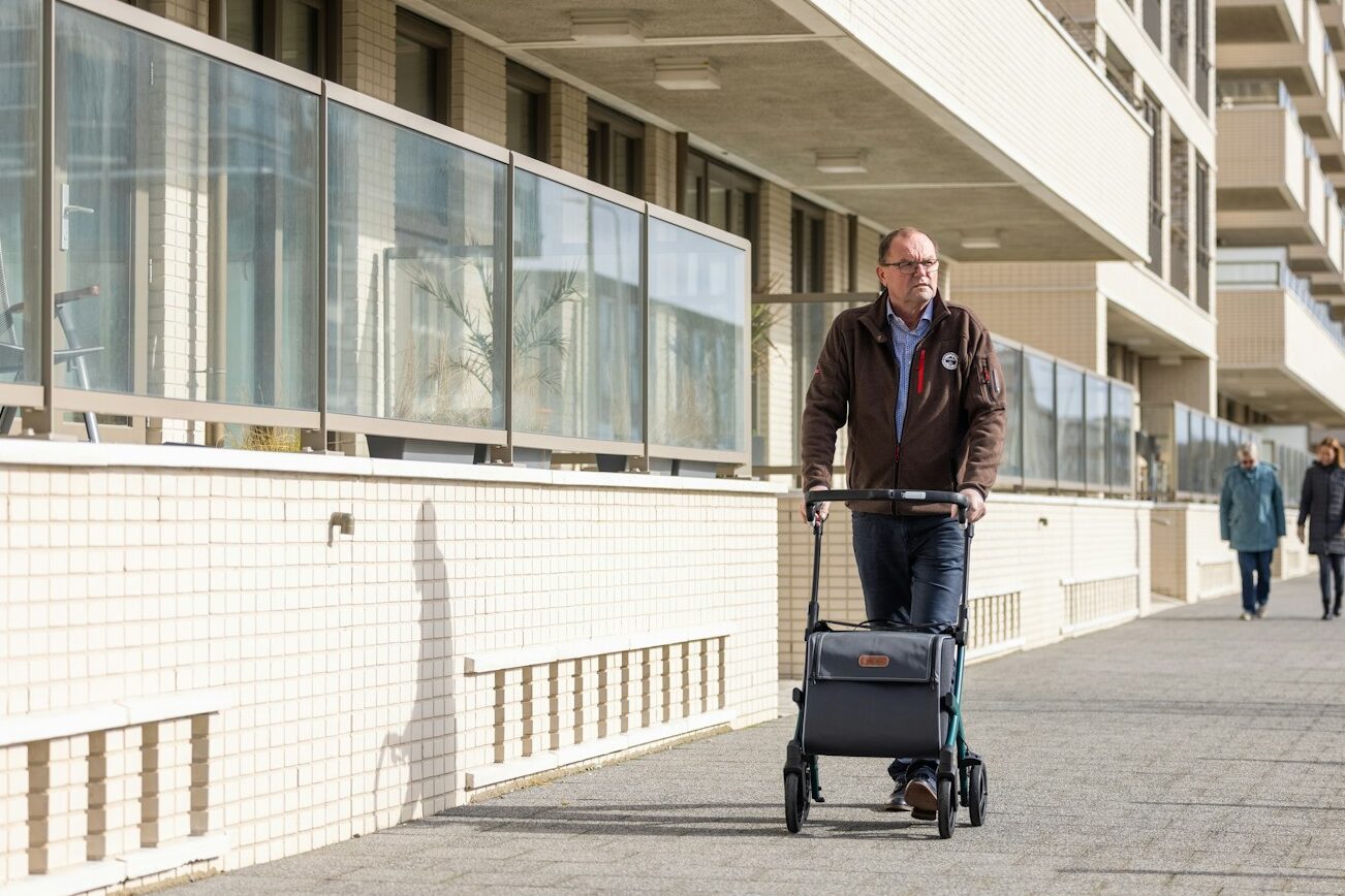 15 mistakes older men make when re-entering the dating scene