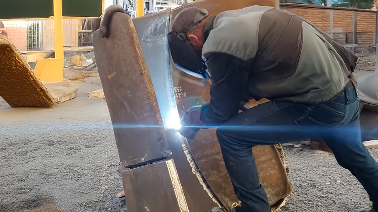 Continuing the D8 dozer blade restoration