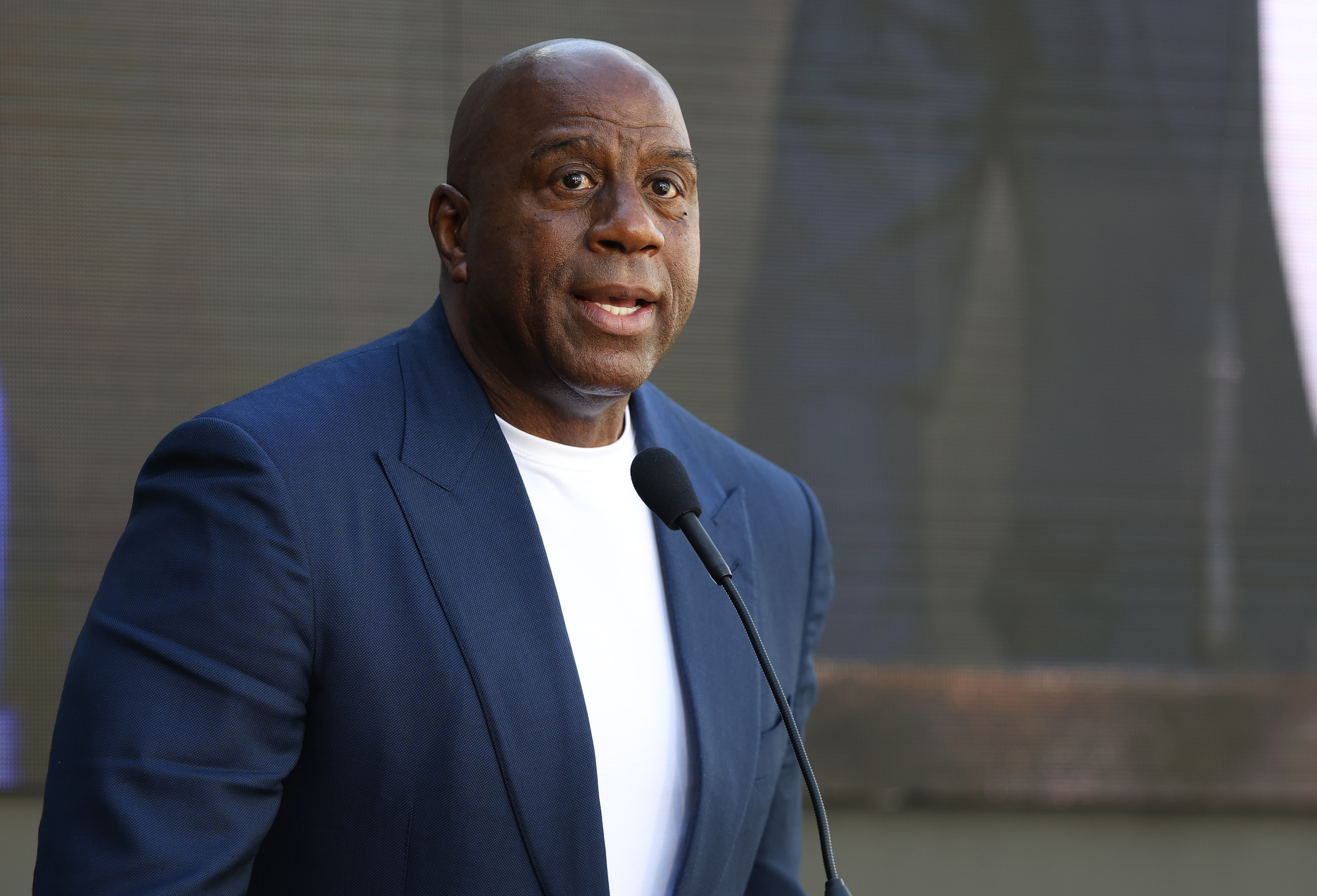 Magic Johnson has strong reaction to historic Michael Jordan news