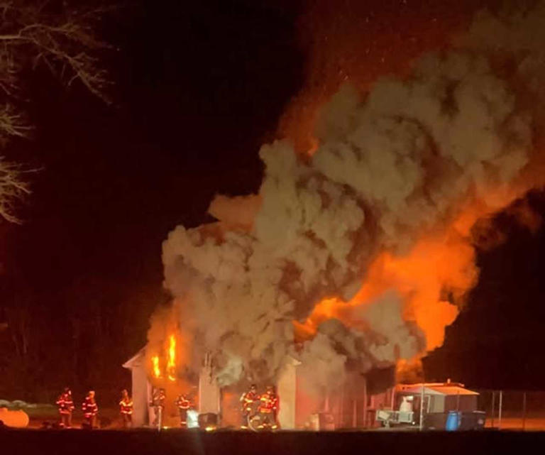 Firefighter injured in Gettysburg garage fire