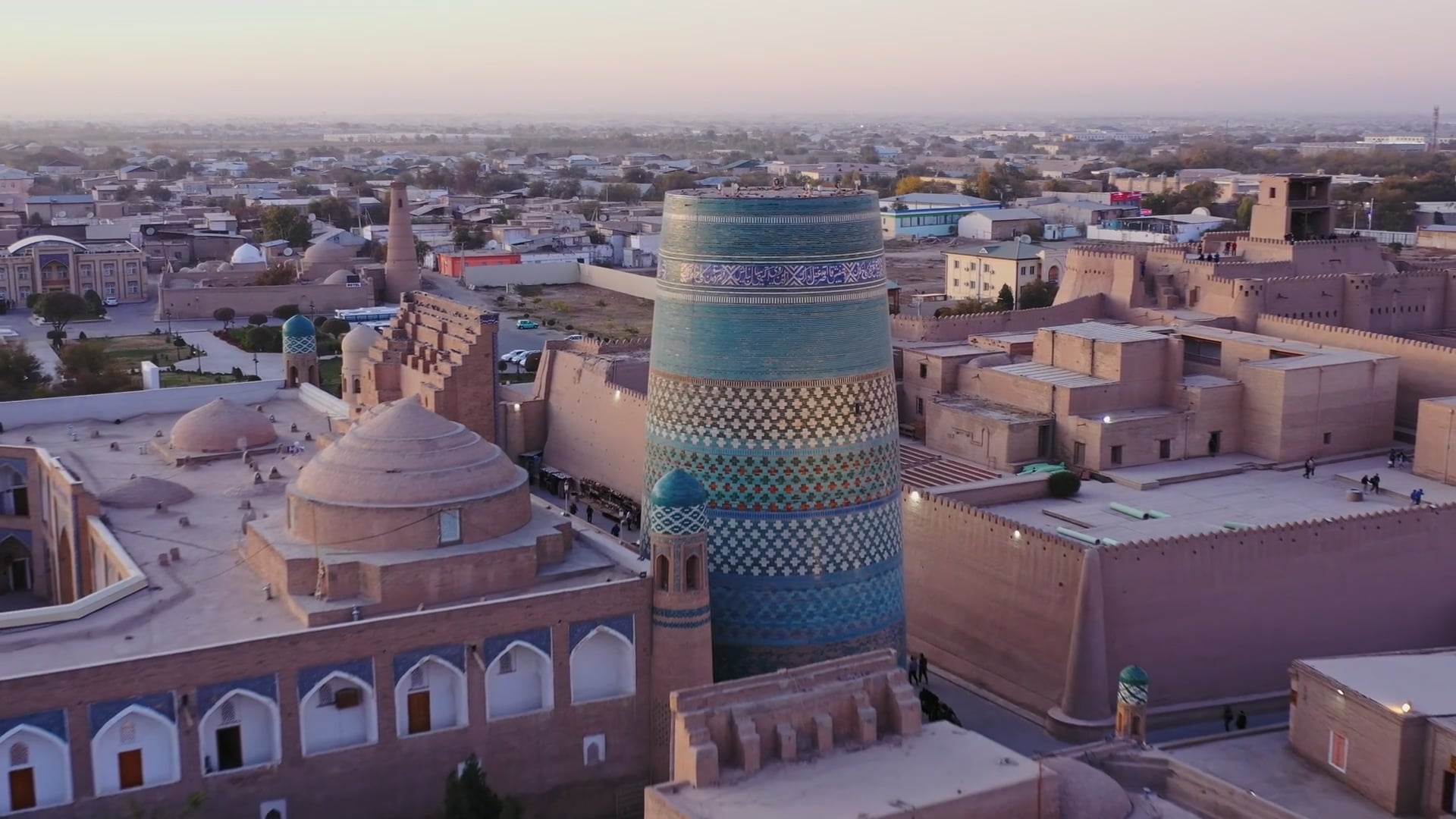 Khiva: Drone explores the Silk Road city of Uzbekistan
