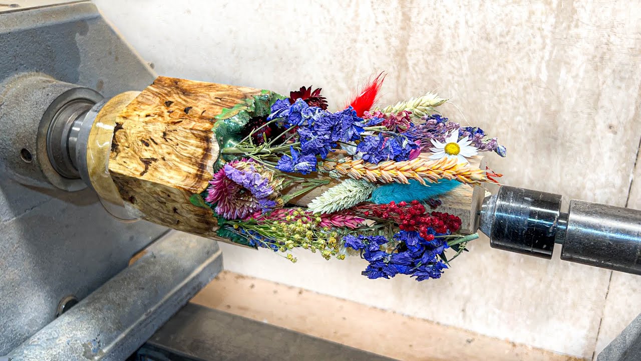 Casting dried flowers in resin vase