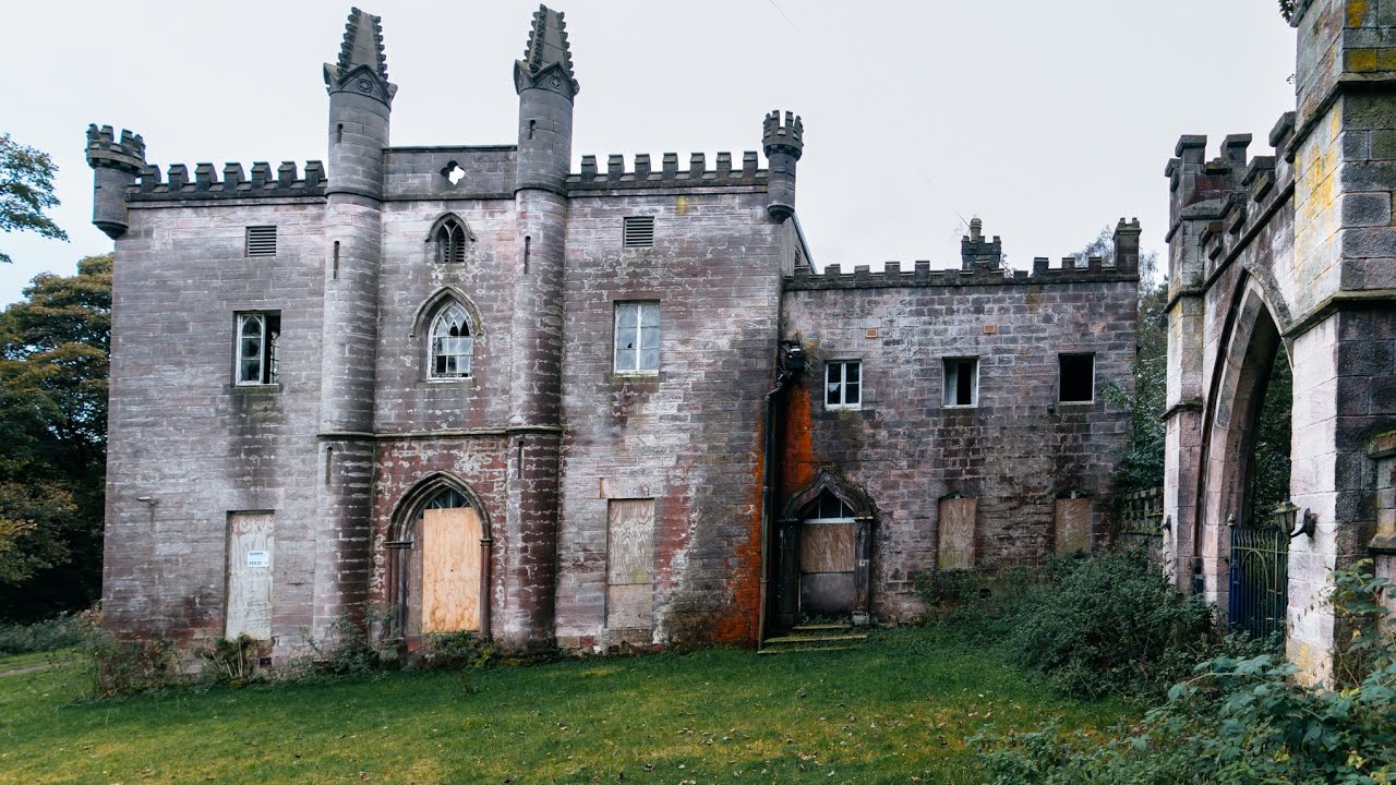 I found ghosts in a mysterious abandoned castle