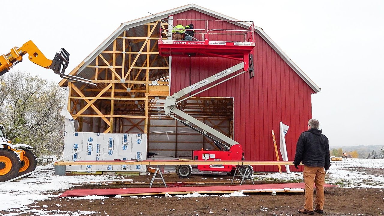 Hanging the last steel panels - 40x72 gambrel post frame