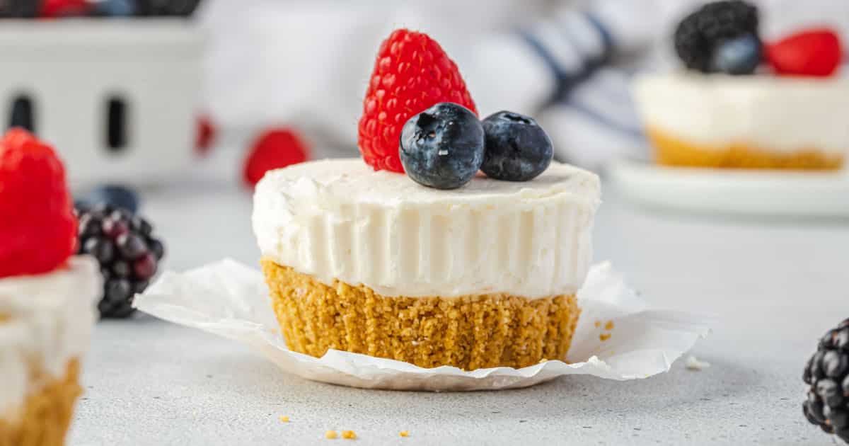 23 mini cheesecakes and cheesecake jars for spring parties
