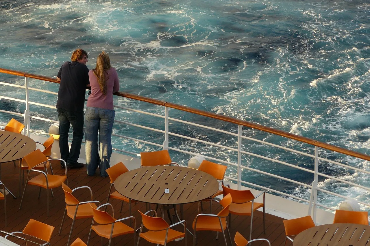 A cruise director shares 12 habits that make certain guests stand out