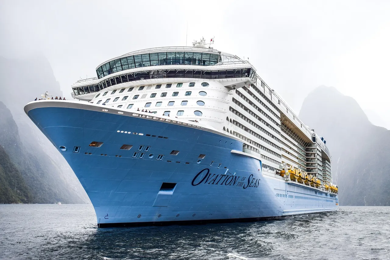 A cruise director shares 12 habits that make certain guests stand out