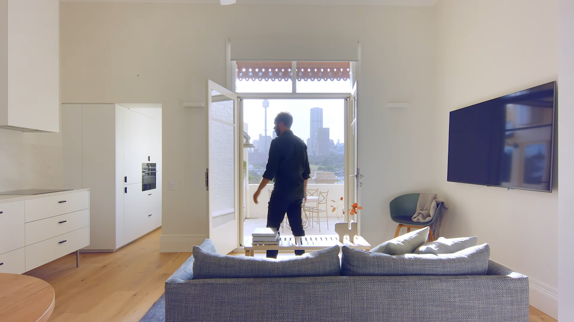 Below street level - but with a skyline view (527 sqft)