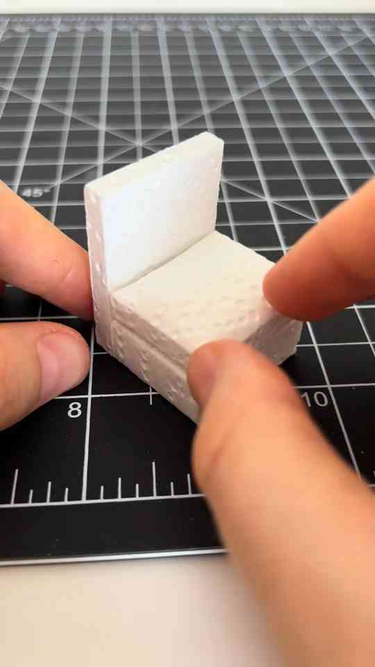Miniature dollhouse furniture DIY – tiny pieces, big style