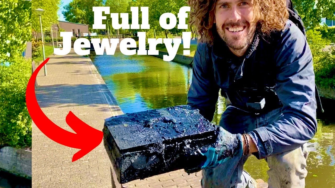 Amazing discovery: safes hiding treasure!