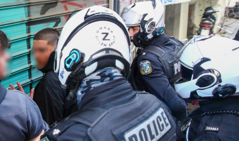 Θεσσαλονίκη: 47χρονος είχε στήσει «μυστικό» εργαστήριο κάνναβης μέσα σε ...