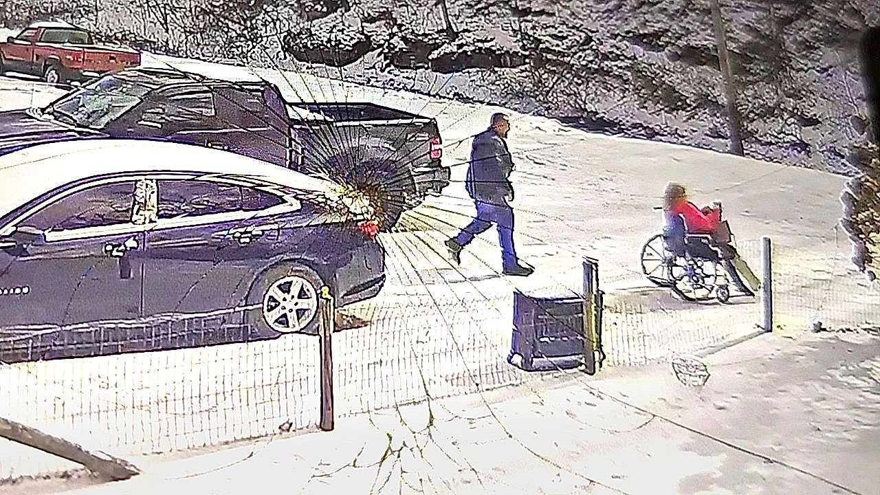 Runaway wheelchair sends Kentucky couple into laughter