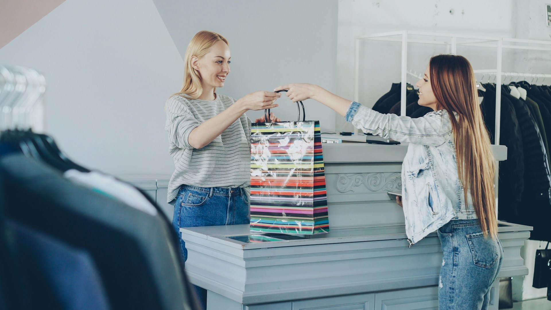 13 money habits that will never make you rich