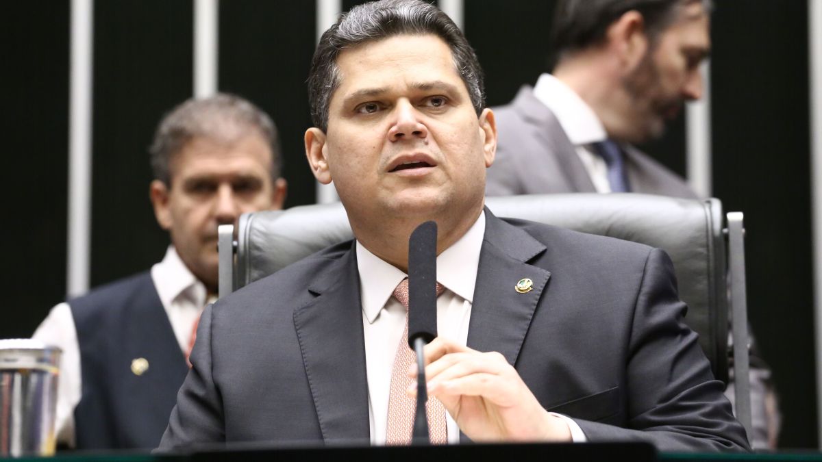 A prefeitos, Alcolumbre promete derrubada de veto que prejudica municípios