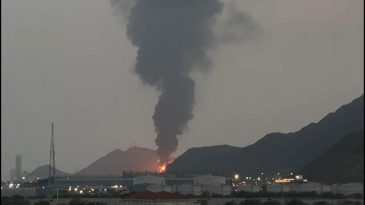 Fire and smoke rise over Fujairah oil facility in UAE after Iranian ...