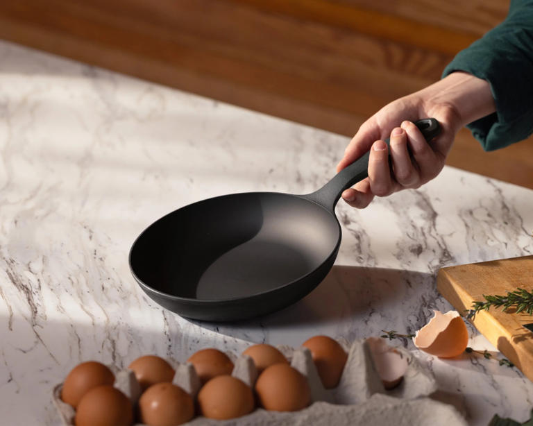 An elite cast iron company just dropped the ultimate Goldilocks skillet