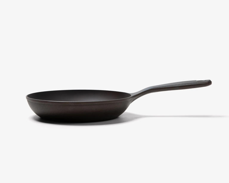 An elite cast iron company just dropped the ultimate Goldilocks skillet