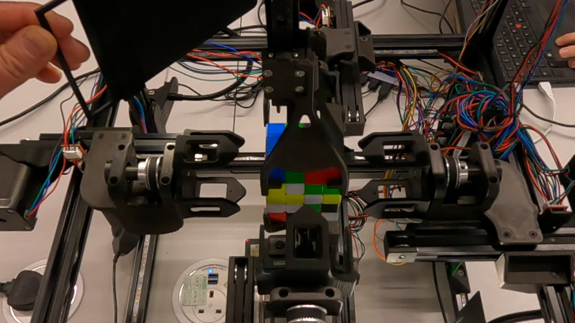 Fastest robot to solve a 4x4x4 rotating puzzle cube 45.30 seconds by ...