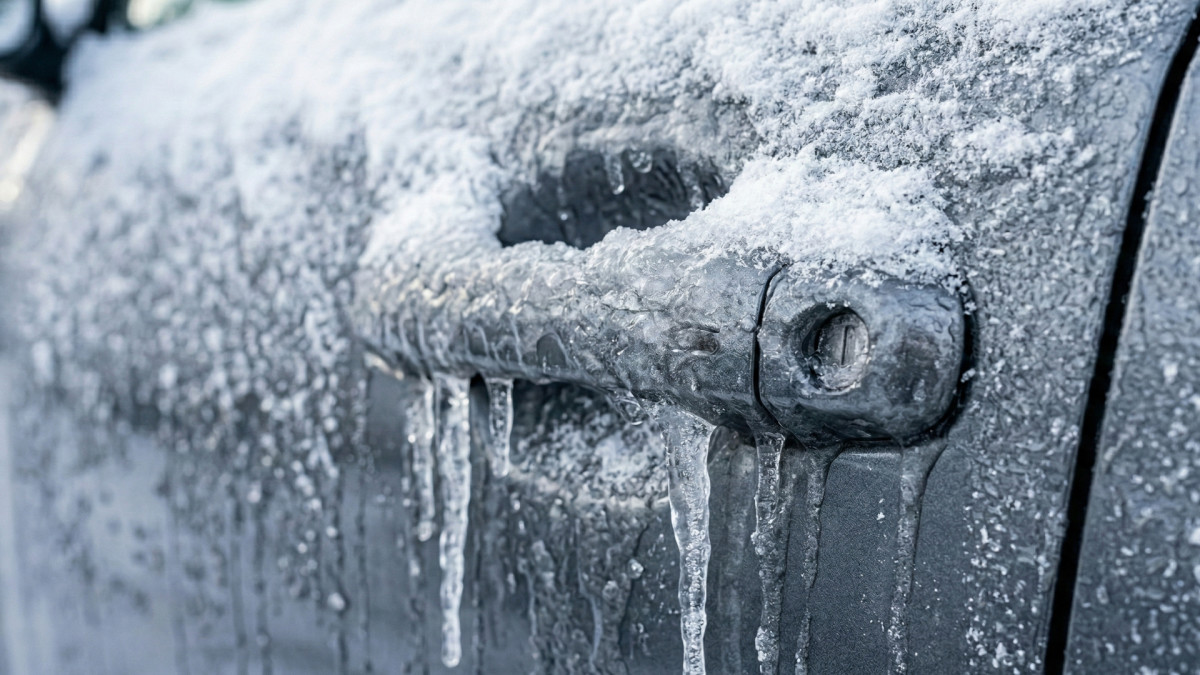How to unfreeze your car door without damaging the handle