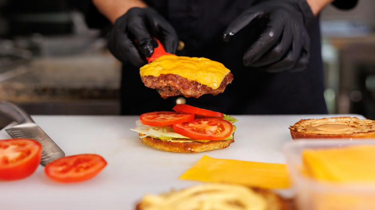 The best-value fast food burger of 2026 isn't from McDonald's or Burger ...